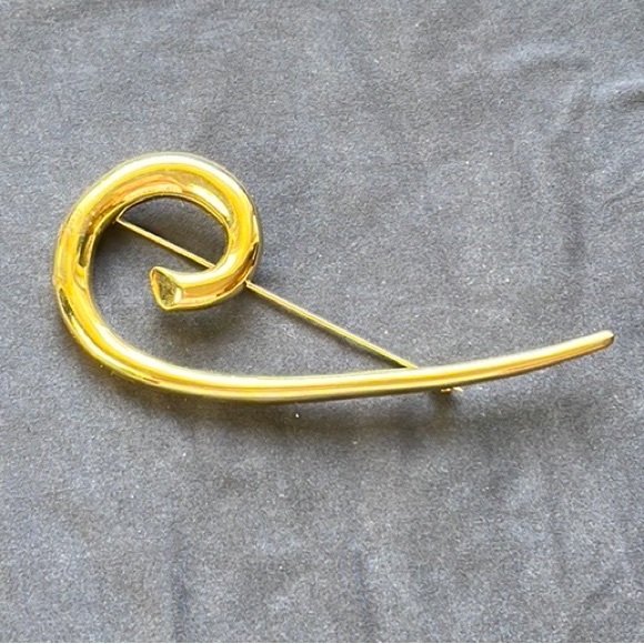 Jewelry | Vintage Gold Tone Swirled Checkmark Pin | Poshmark